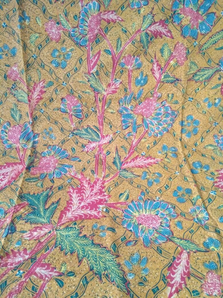 Classic Indonesian Hand Drawn Javanese Batik, Tiga Negri Siang Swie ...
