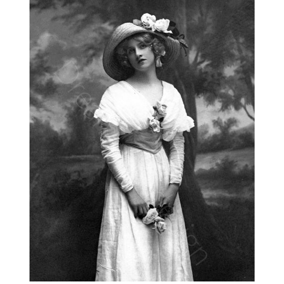 Edwardian Ladies Wallpaper