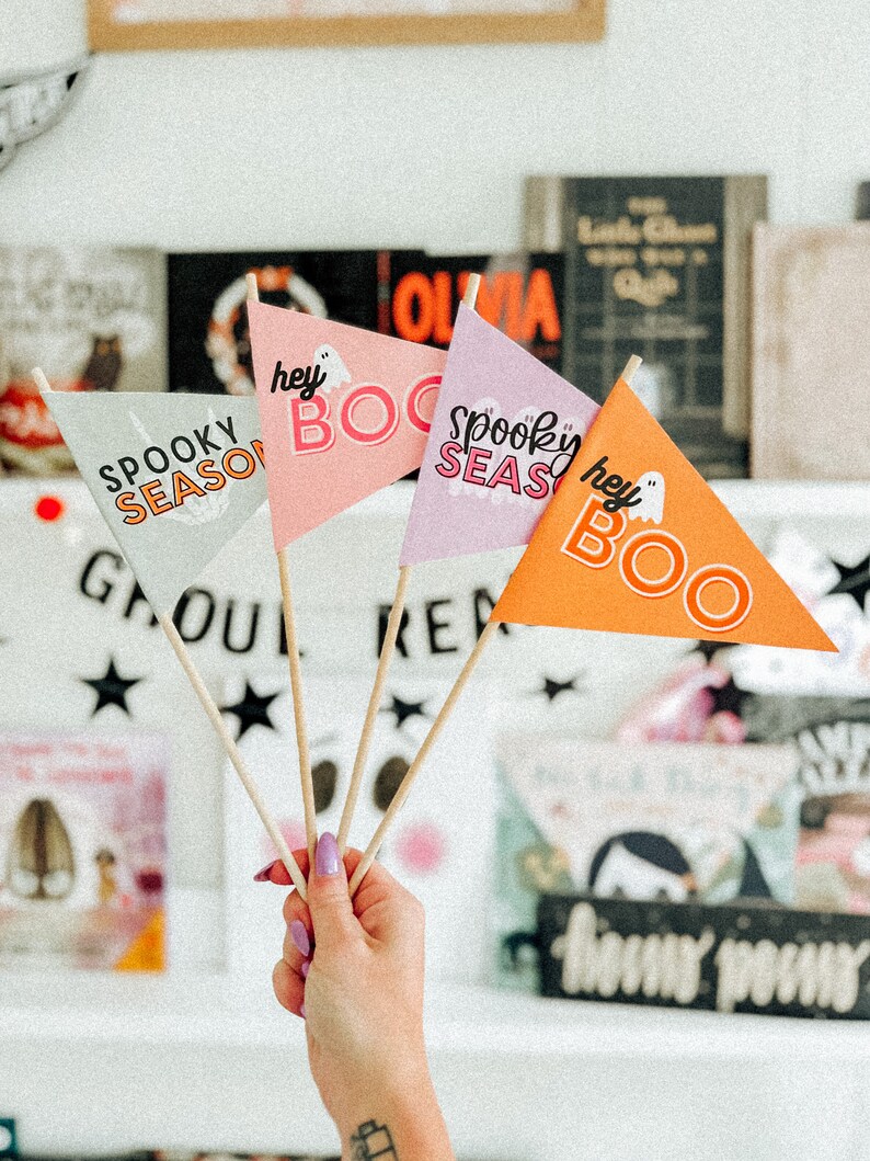 Halloween Flag Printables // Boo Basket // Halloween Gift Guide // Boo ...