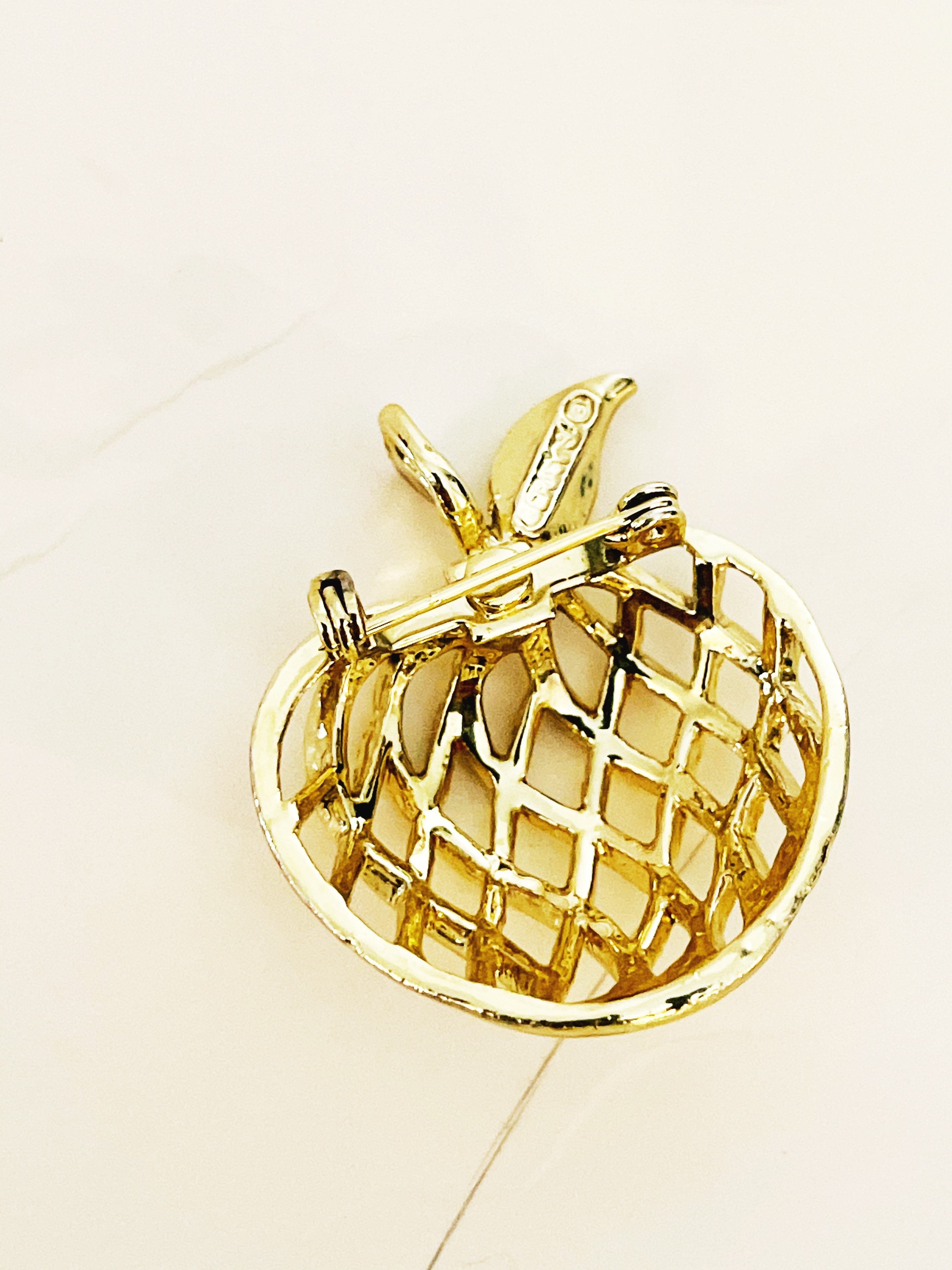 Vintage Apple Pin Vtg Brooch Jewelry Gold Tone Waffle Apple - Etsy UK