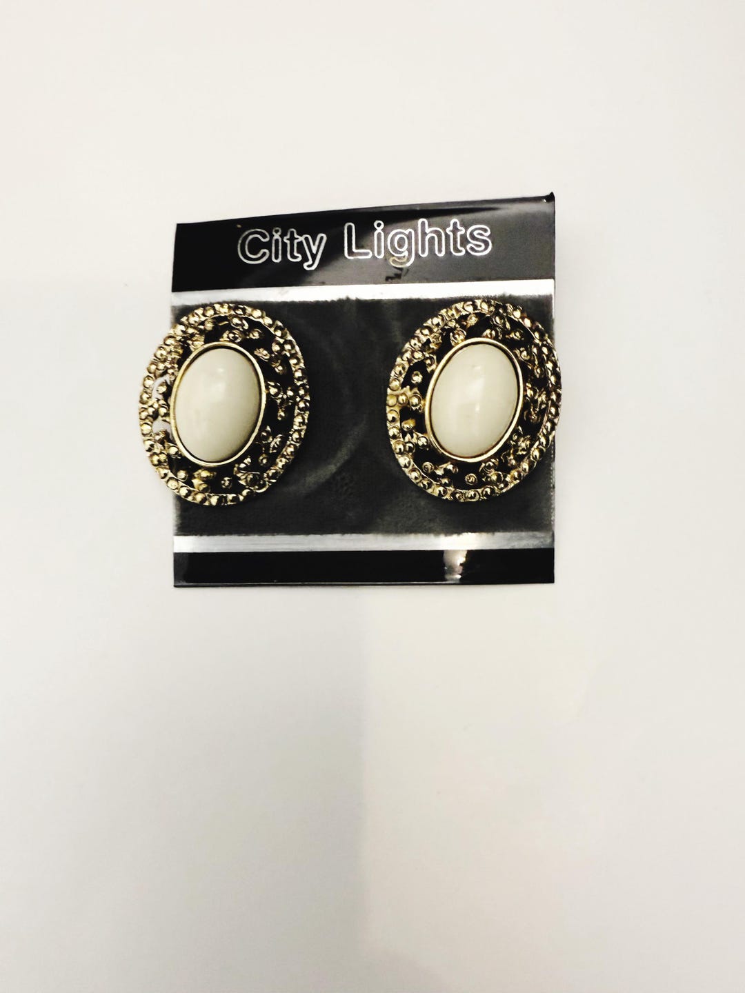 Vintage 1990s Earrings Retro 90s City Lights Earrings Oval Cream & Gold ...