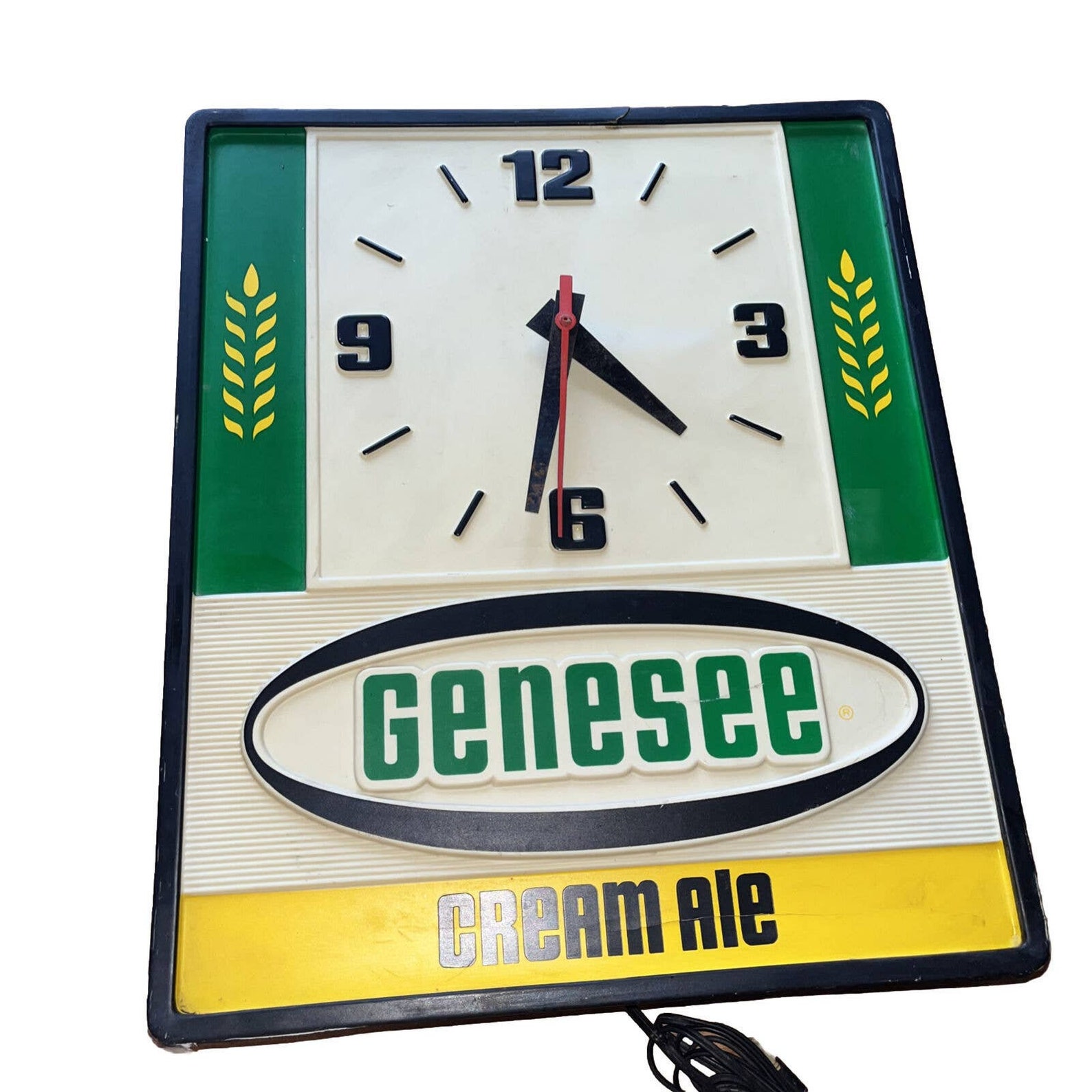 Rare Genesee Cream Ale Illuminated Light up Clock White and Green ...