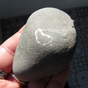 Love Heart Sea Pebble / This Unique Small Grey and White Beach Pebble ...