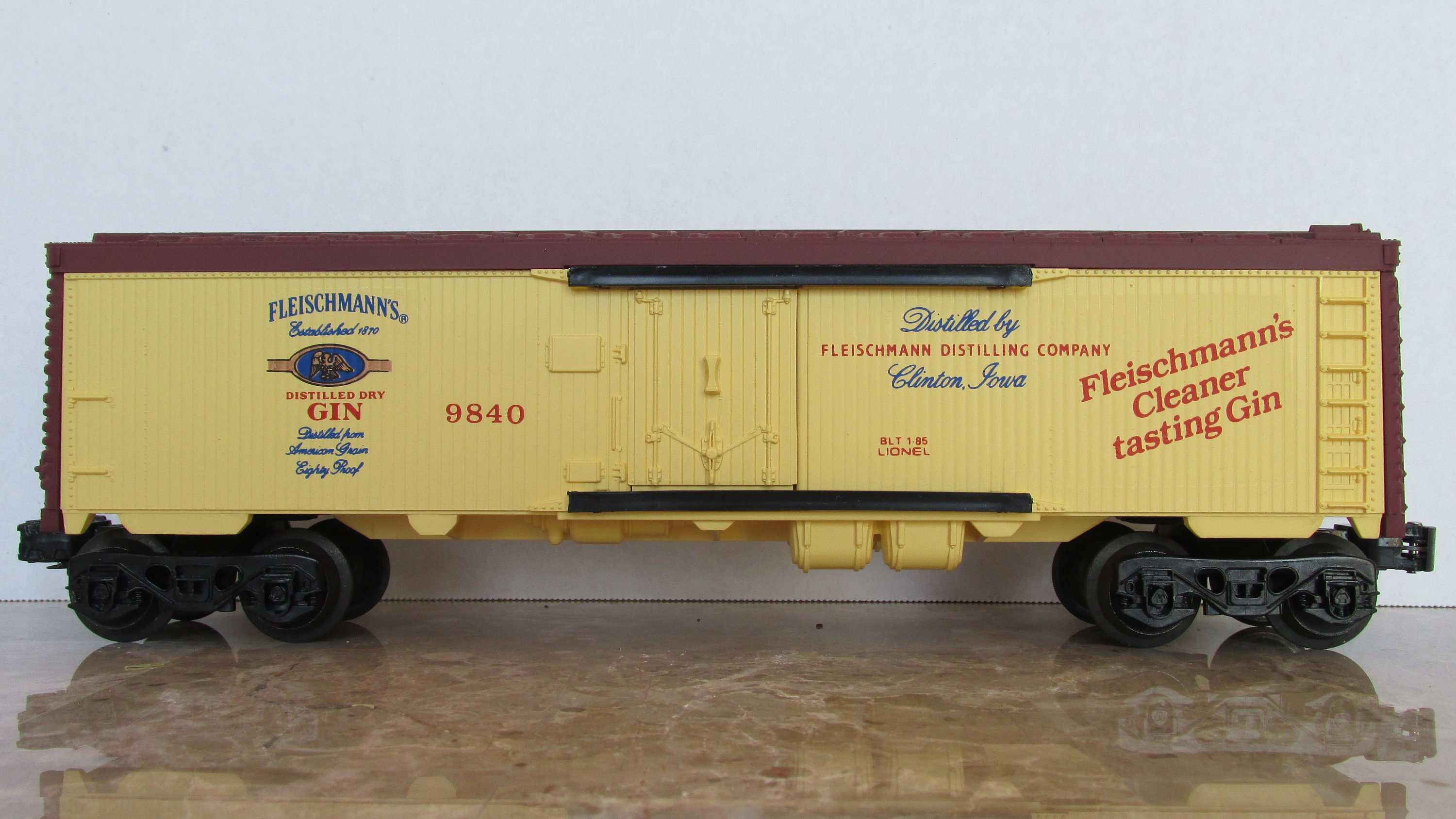 No 9841-1985 Lionel Reefer Car Lionel Calvert Gin Reefer Train Car OO ...