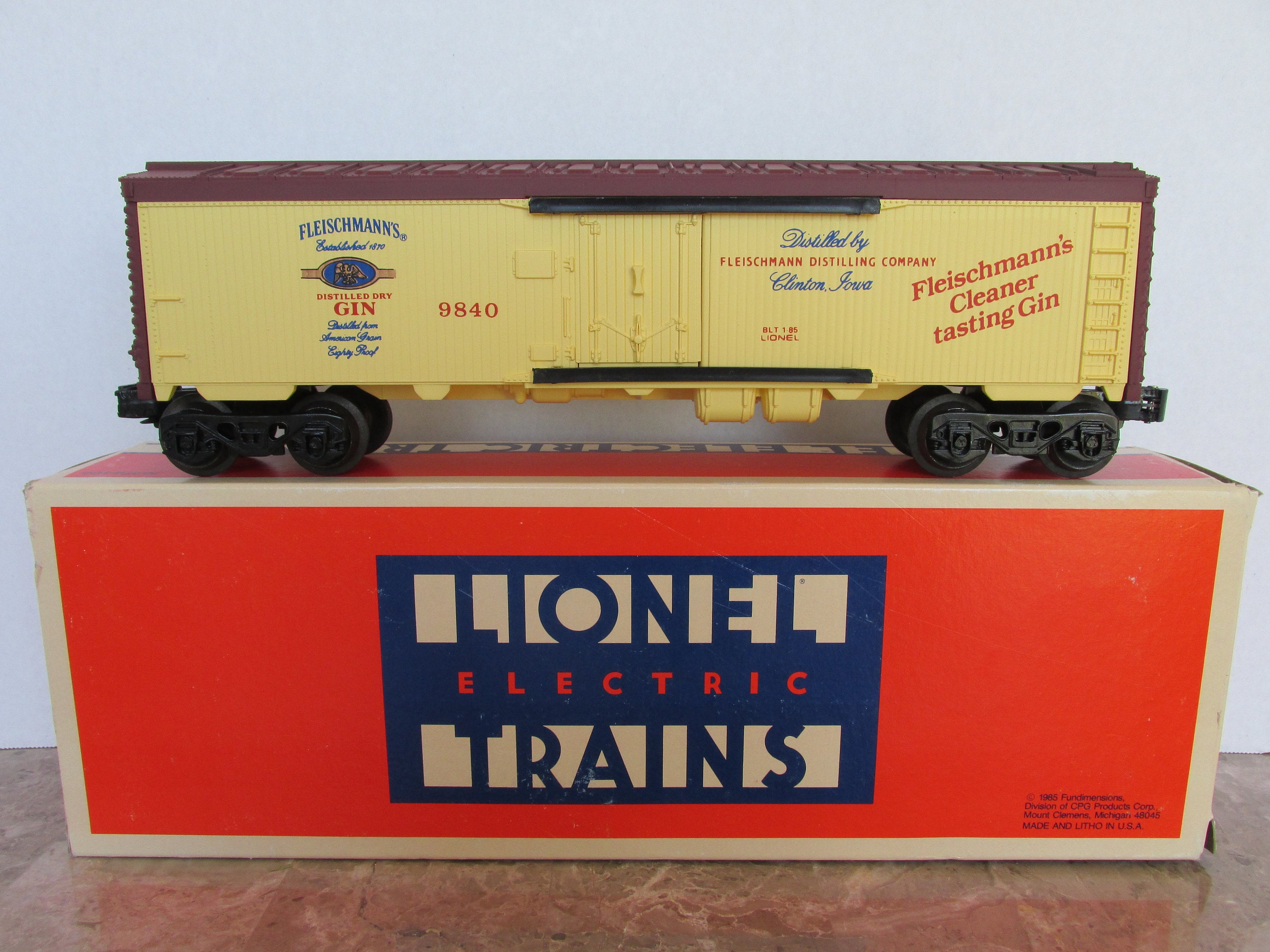 No 9841-1985 Lionel Reefer Car Lionel Calvert Gin Reefer Train Car OO ...