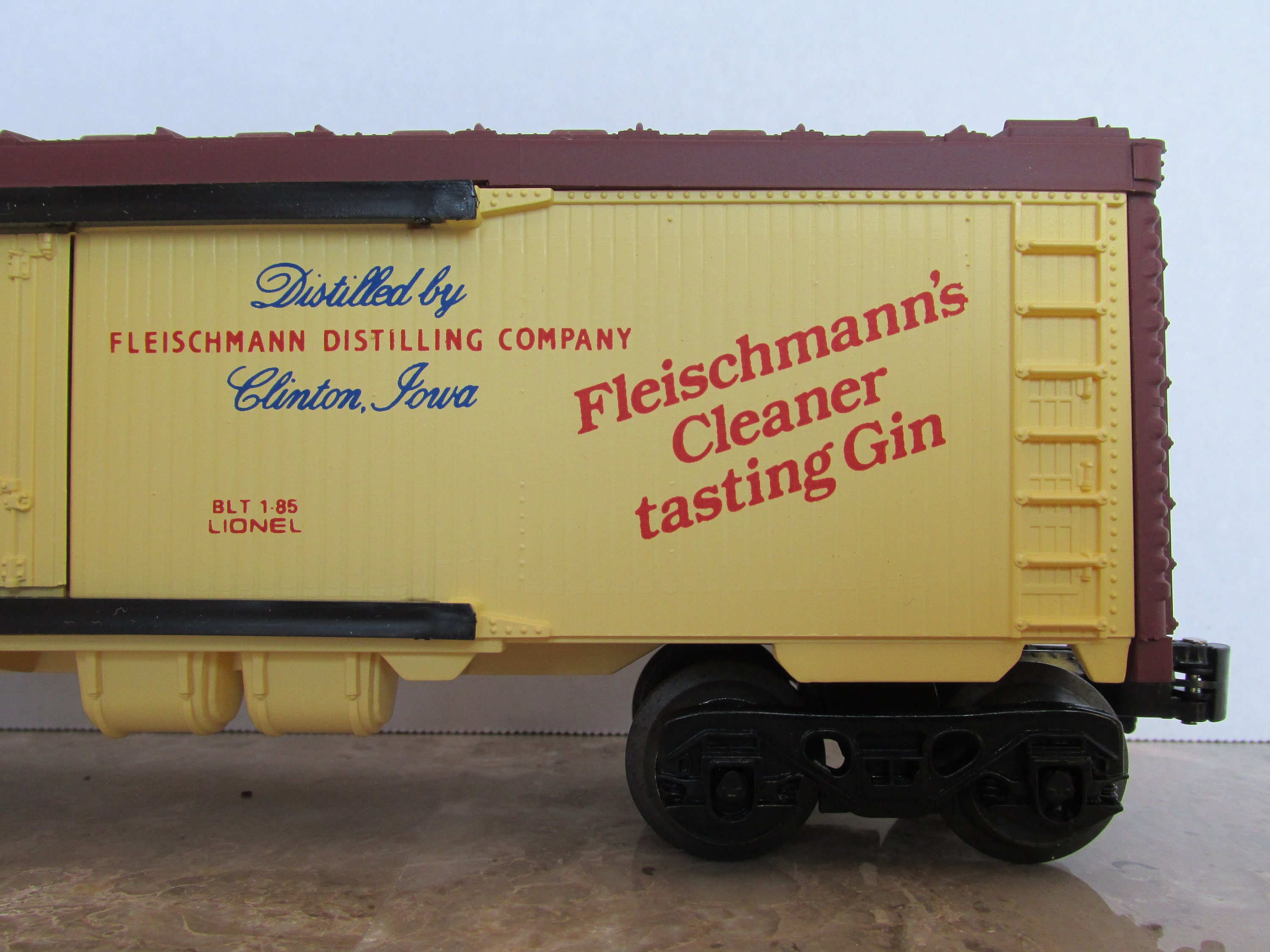 No 9841-1985 Lionel Reefer Car Lionel Calvert Gin Reefer Train Car OO ...