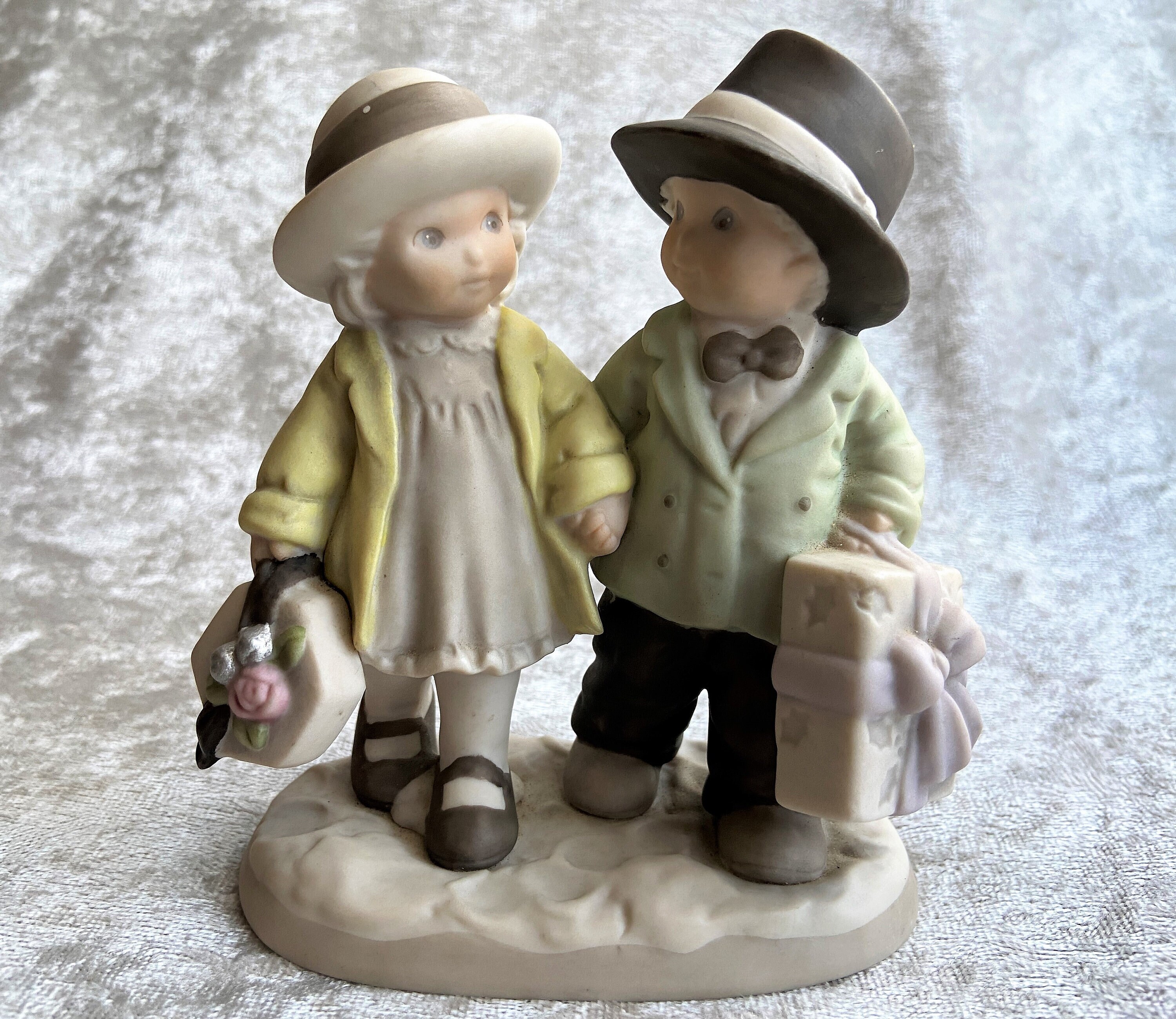 Vintage Enesco sharing the Joy of the Season Figurine, Couple Figurine ...