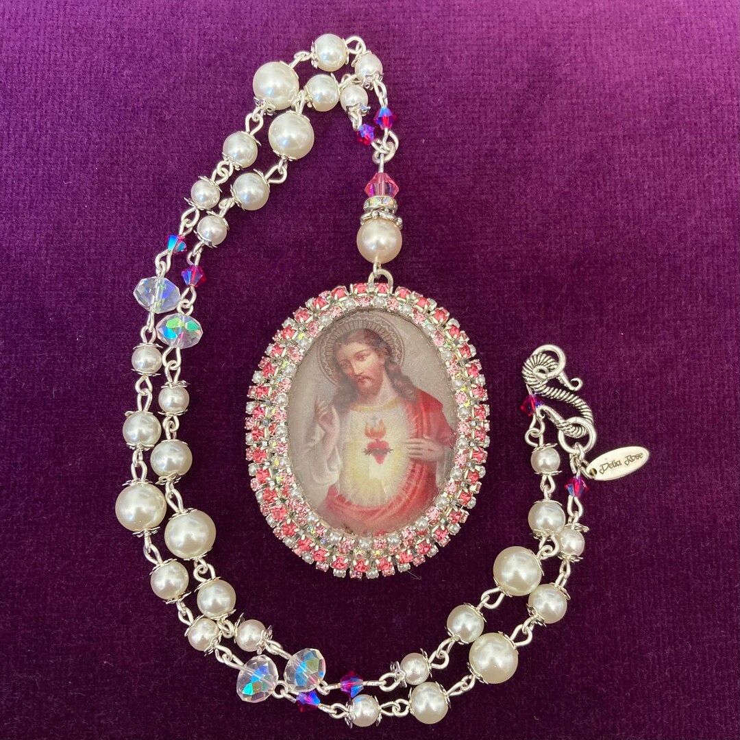 Sacred Heart of Jesus Locket. - Etsy