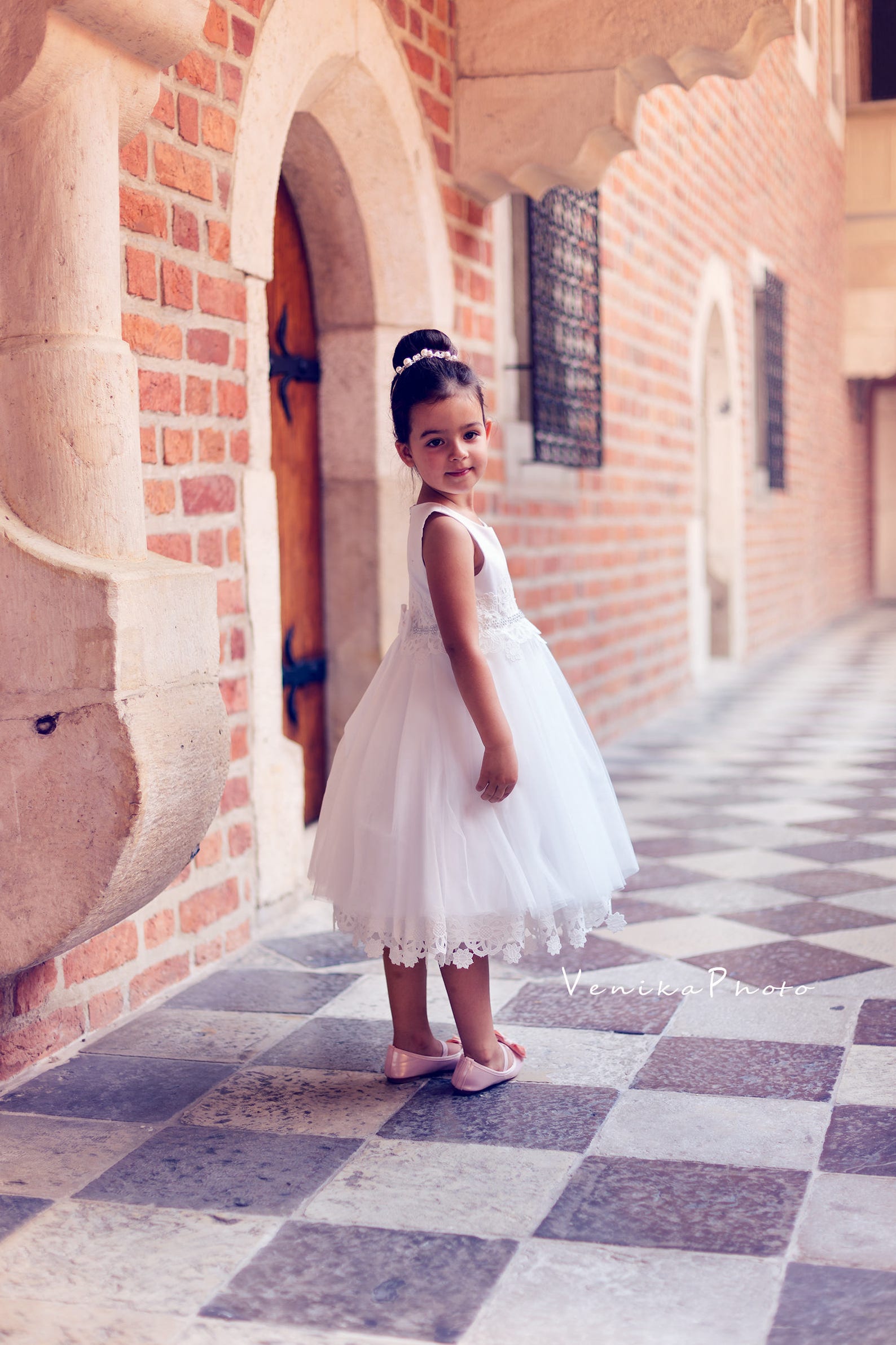 Beautiful Tulle First Holy Communion Dress I off White Colour With Lace ...