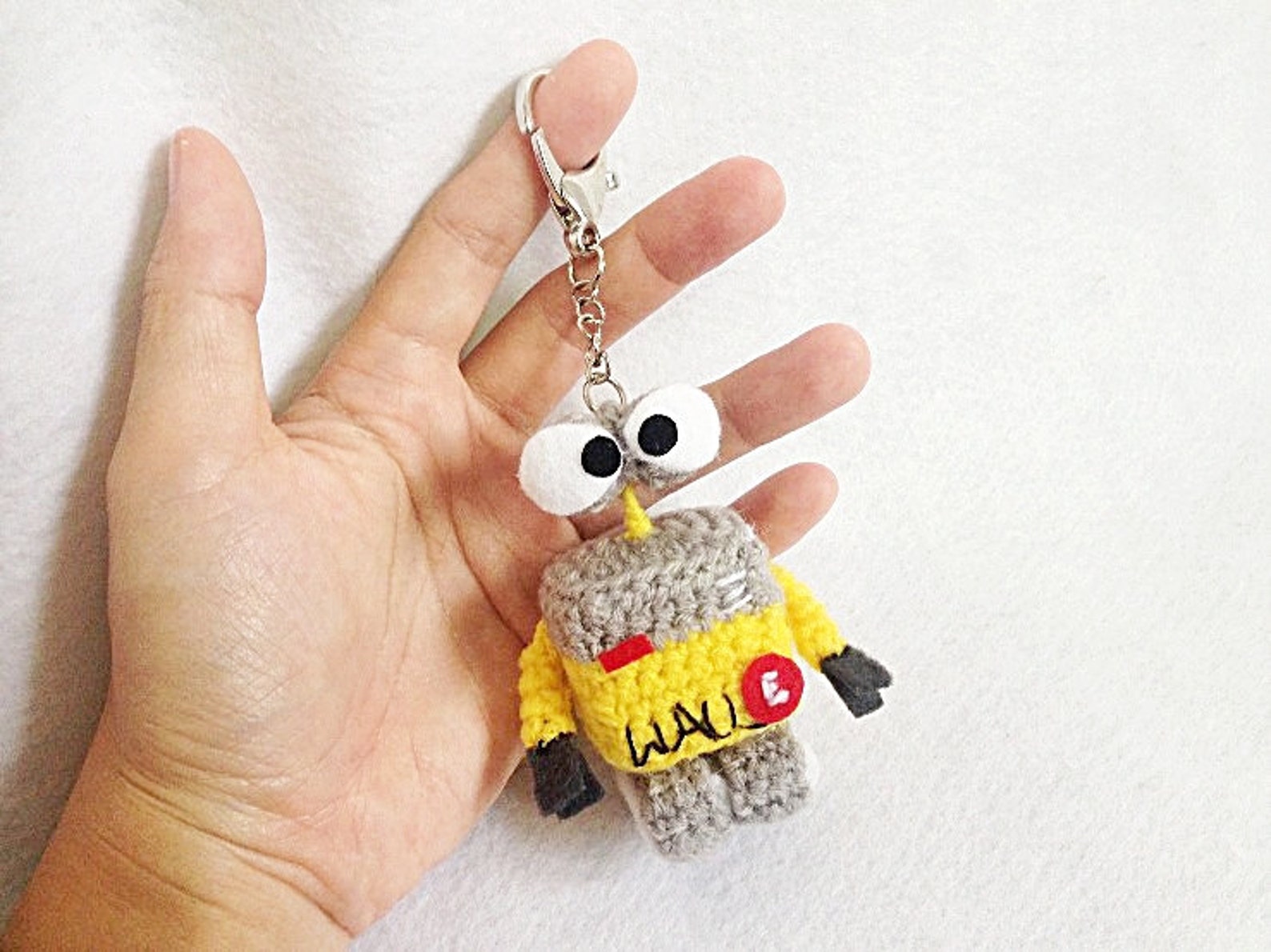 Mini Wall-e Key Ring Crochet, Wall-e Amigurumi, Crochet Wall-e ...