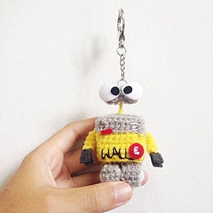 Mini Wall-e Key Ring Crochet, Wall-e Amigurumi, Crochet Wall-e ...