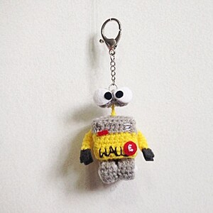 Mini Wall-e Key Ring Crochet, Wall-e Amigurumi, Crochet Wall-e ...