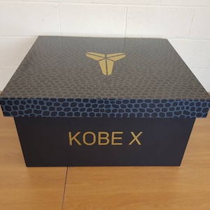 XL TRAINER / SNEAKER Shoe Storage Box Kobe Bryant holds 12no Pairs ...