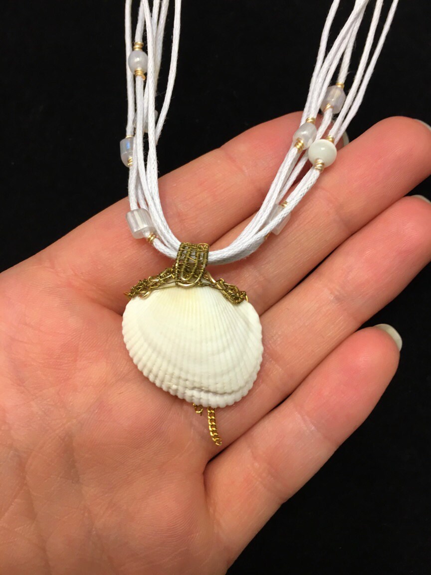 White and Gold Seashell Pearl Necklace - Etsy