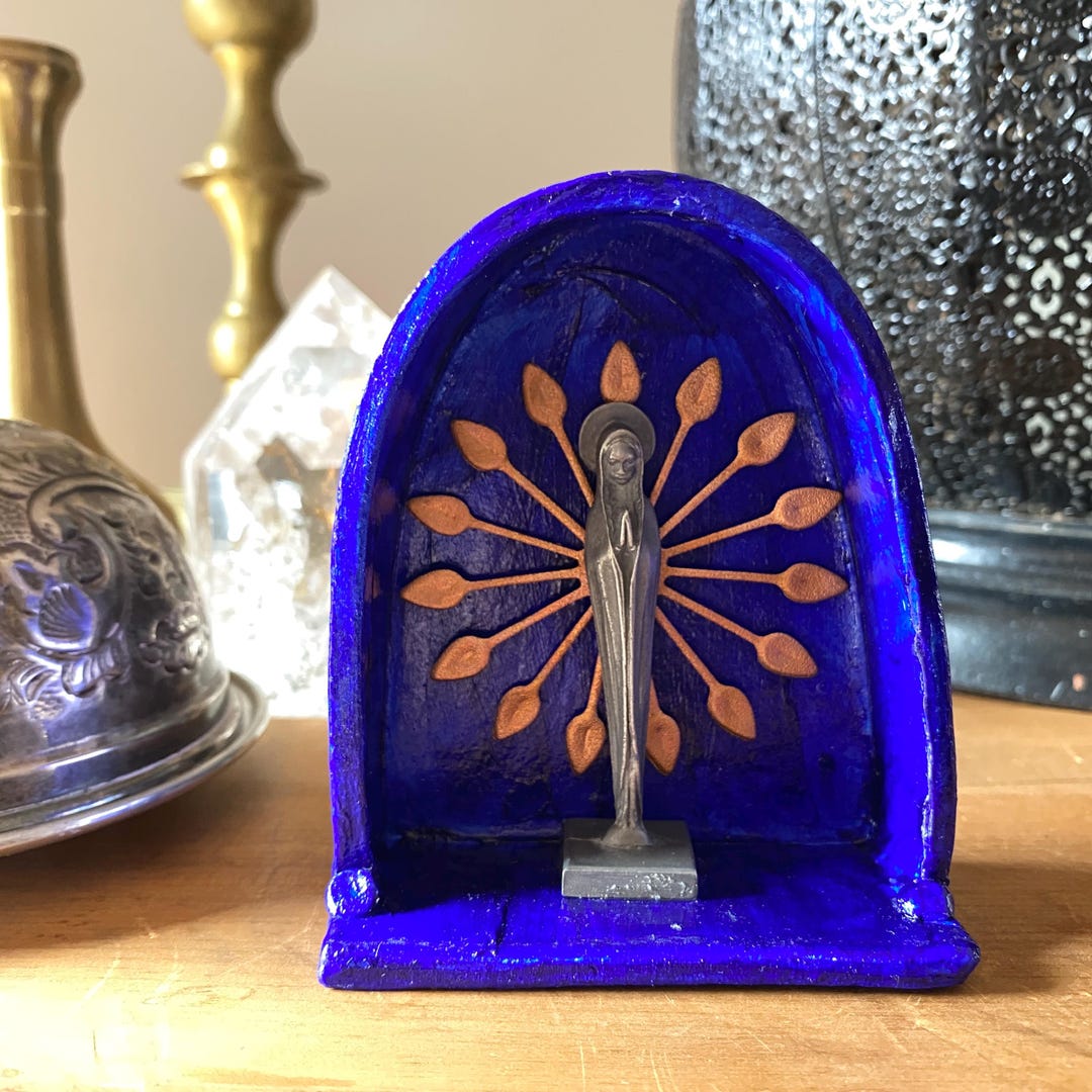 Mother Mary Shrine, Mother Mary Altar, Marian Art, Virgin Mary, Altar ...