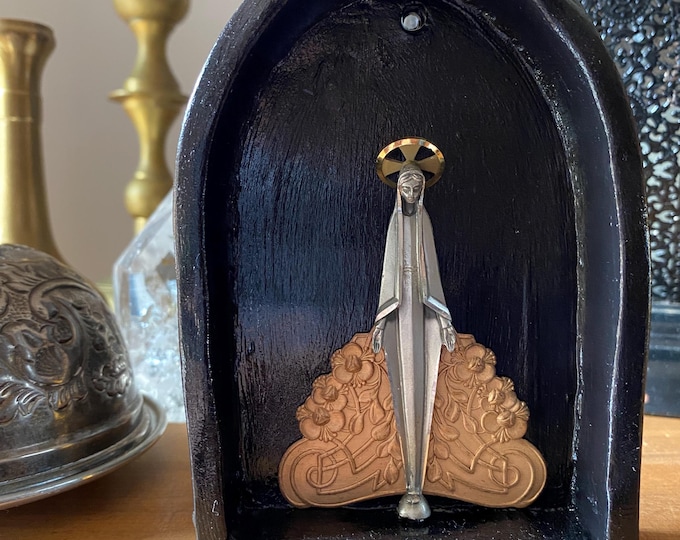 Mother Mary Shrine, Mother Mary Altar, Marian Art, Virgin Mary, Altar ...