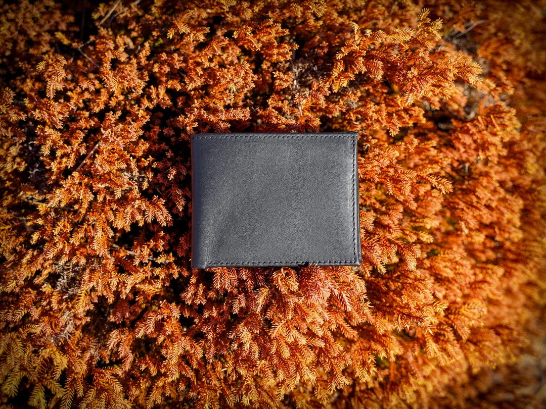 Classic Leather Bifold Wallet - Etsy