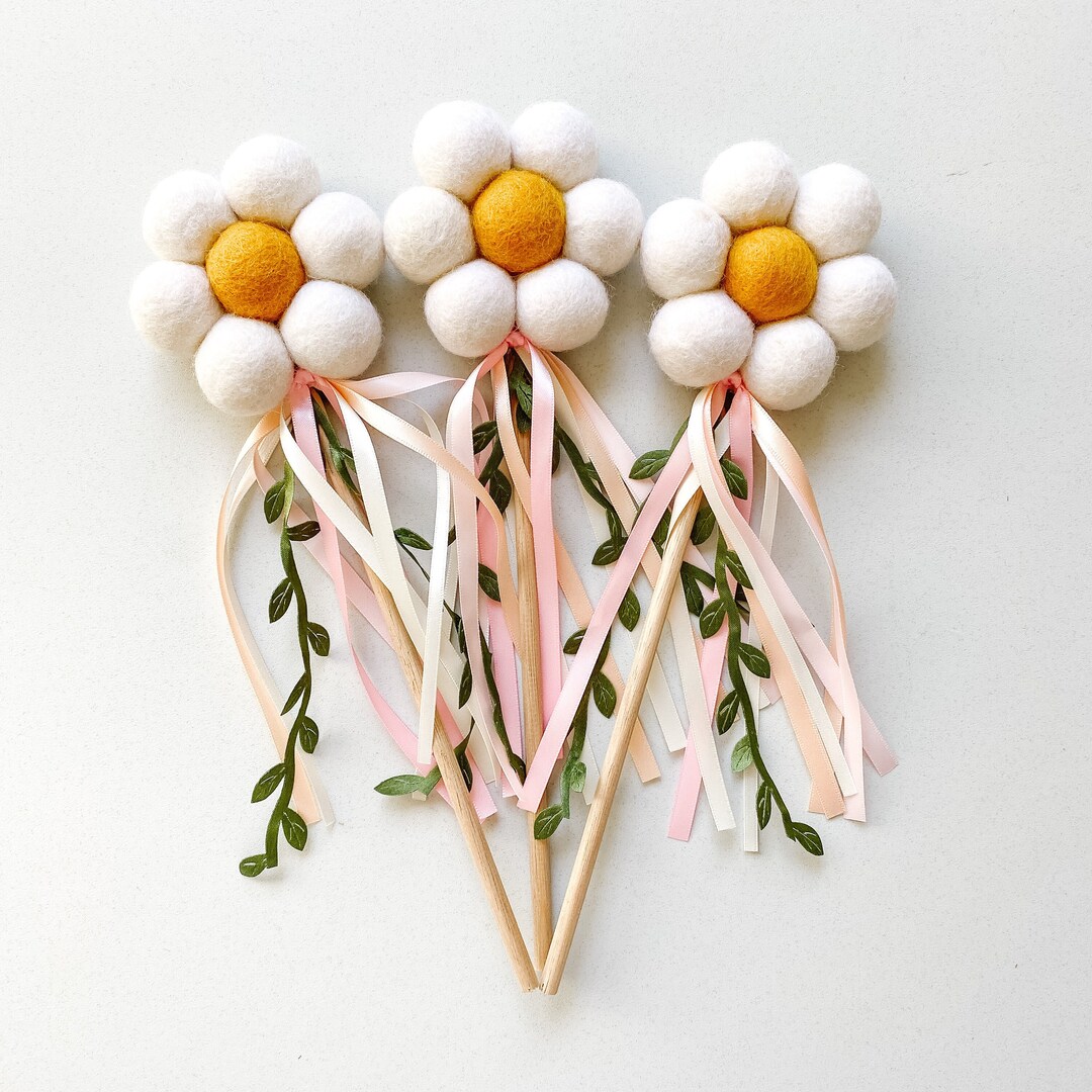 Daisy Flower Wand/ Spring Wand/ Birthday Wand/ Fairy Wand/ Daisy Party ...