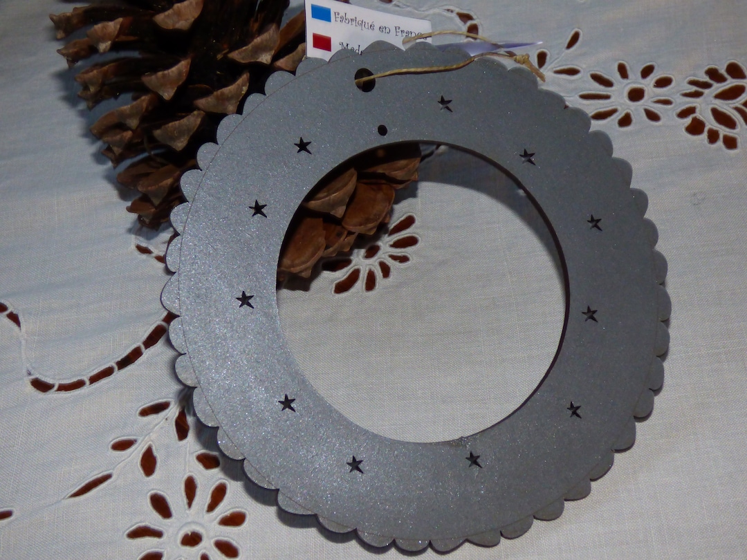 Grey Star Round Frame From the Bee Company - Etsy