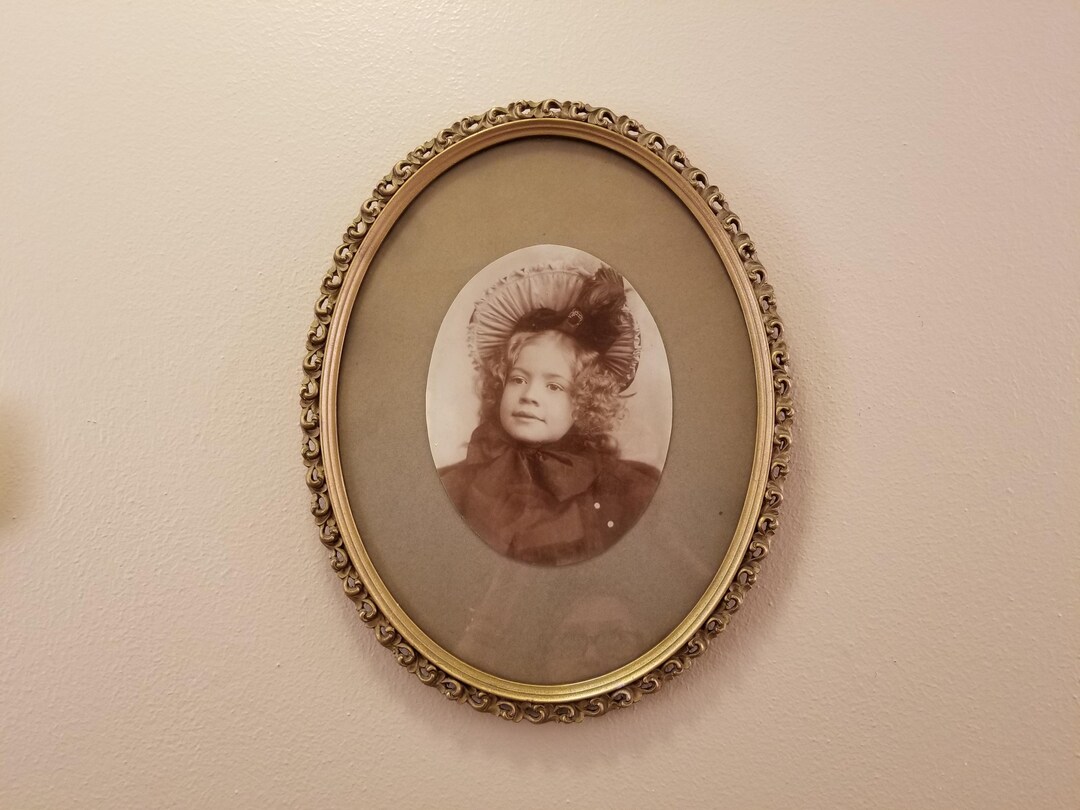 Antique Late 1800's Ornate Gilt Oval Framed Portrait of Little Girl 12 ...