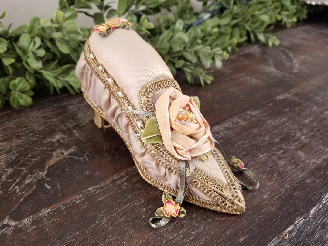 Vintage Regency Era Style Gilt Mesh Shoe With Silk Pincushion & Silk ...