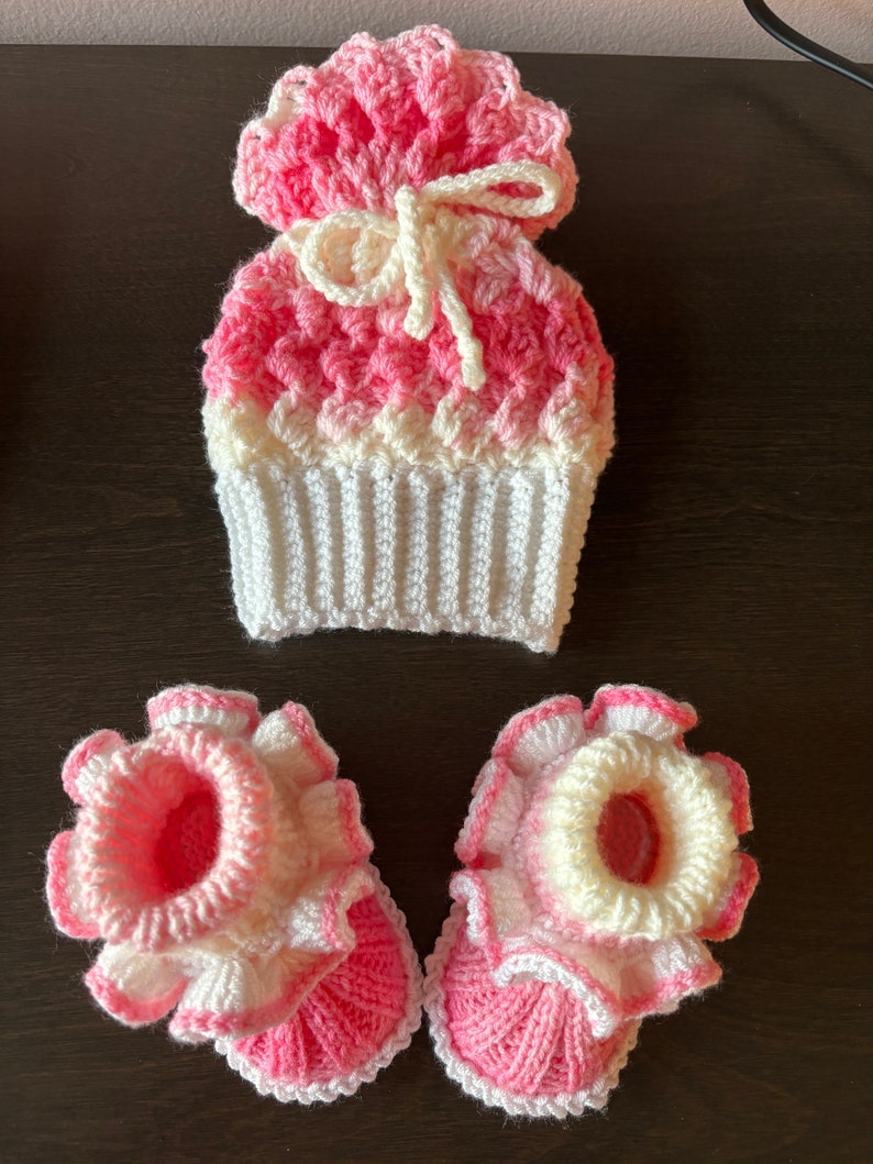 Hand Crochet Newborn Hat , Booties and a Crib Blanket - Etsy