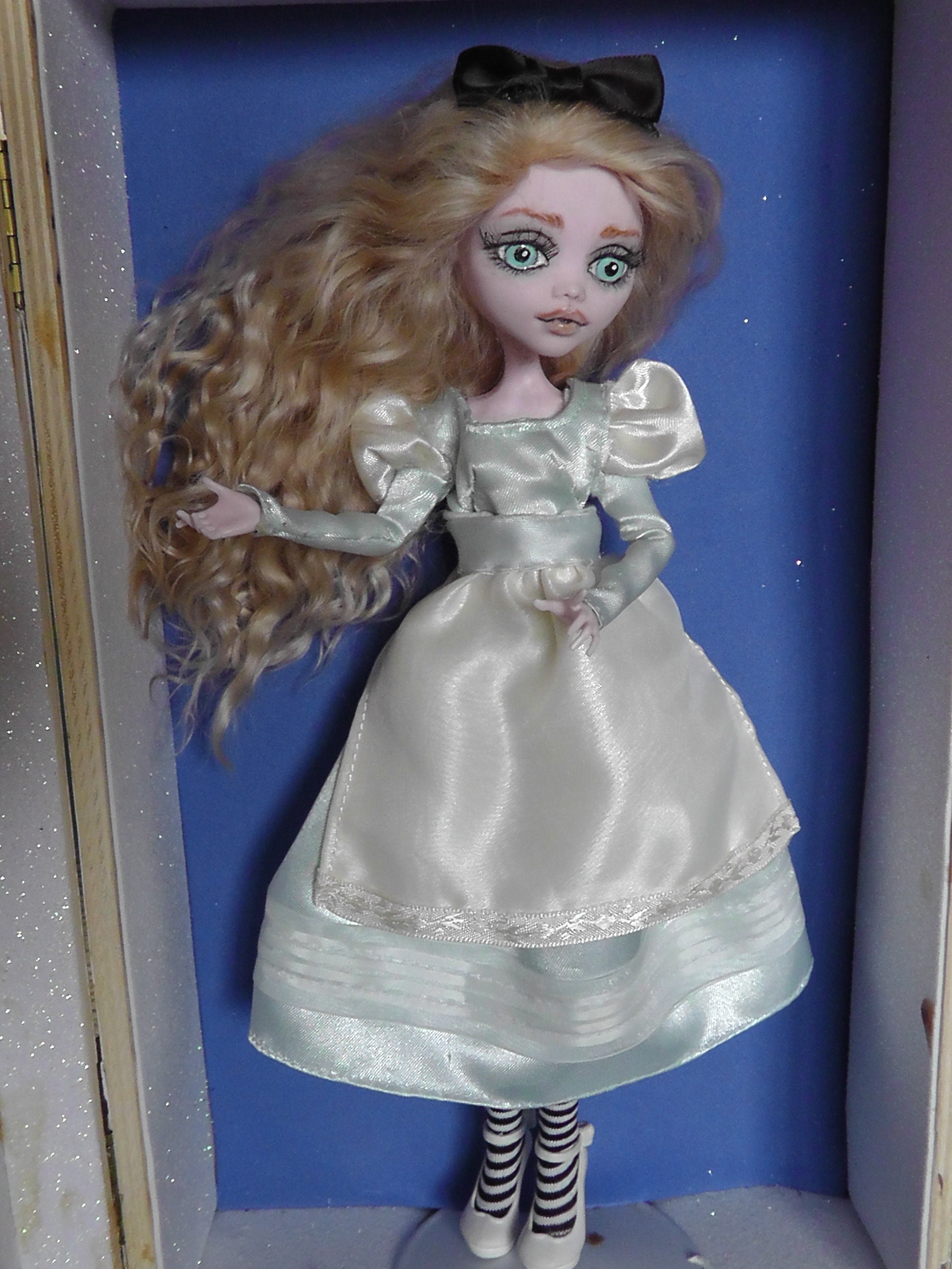 Alice in Wonderland Doll W/case - Etsy