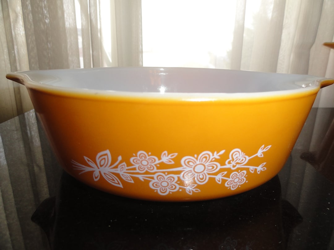 Retro 1970's Pyrex 471 B 500ml. (1 Pint) Butterfly Gold Cinderella ...