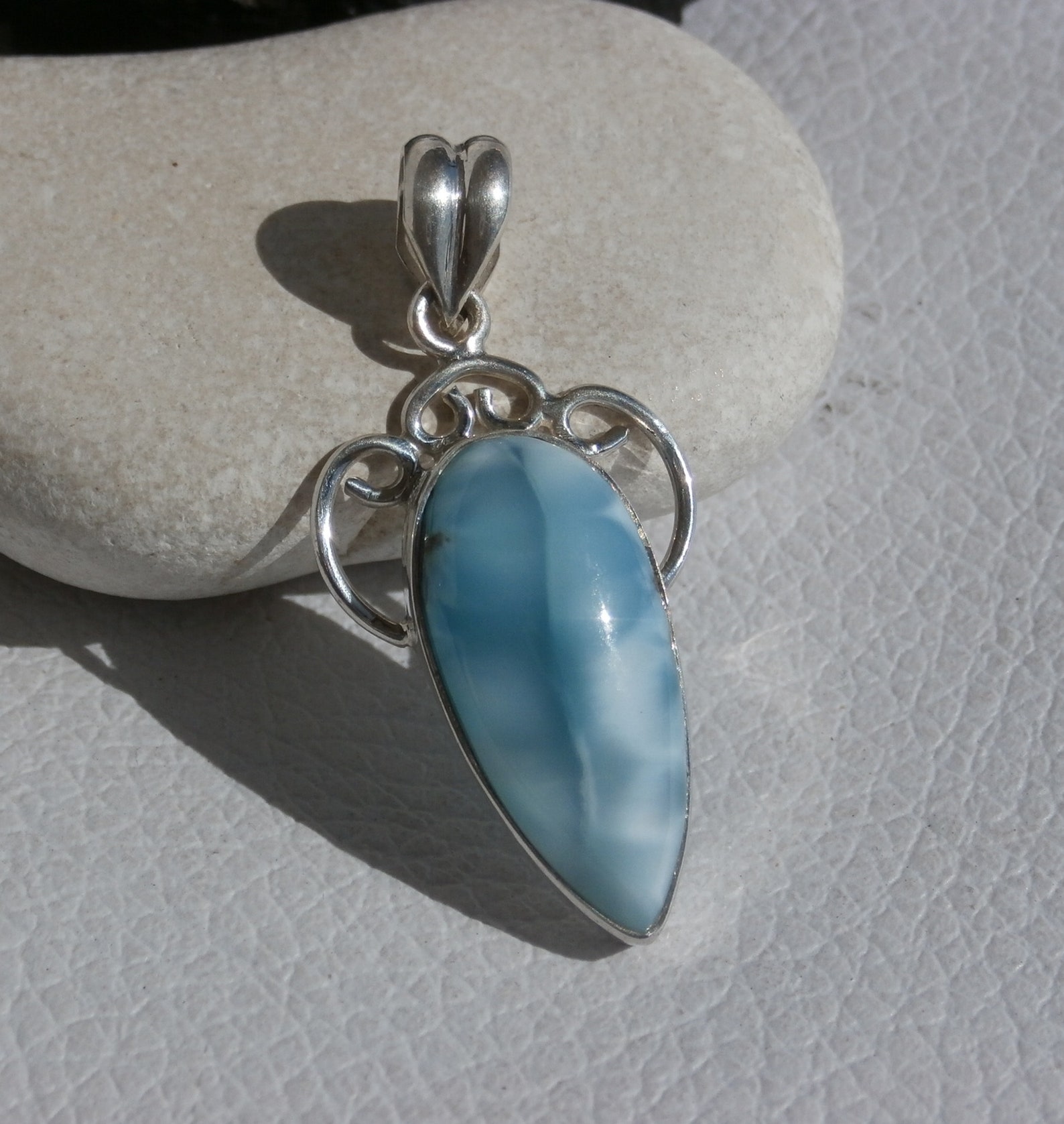 Colgante de piedra larimar dominicano hecho a mano en plata de - Etsy ...