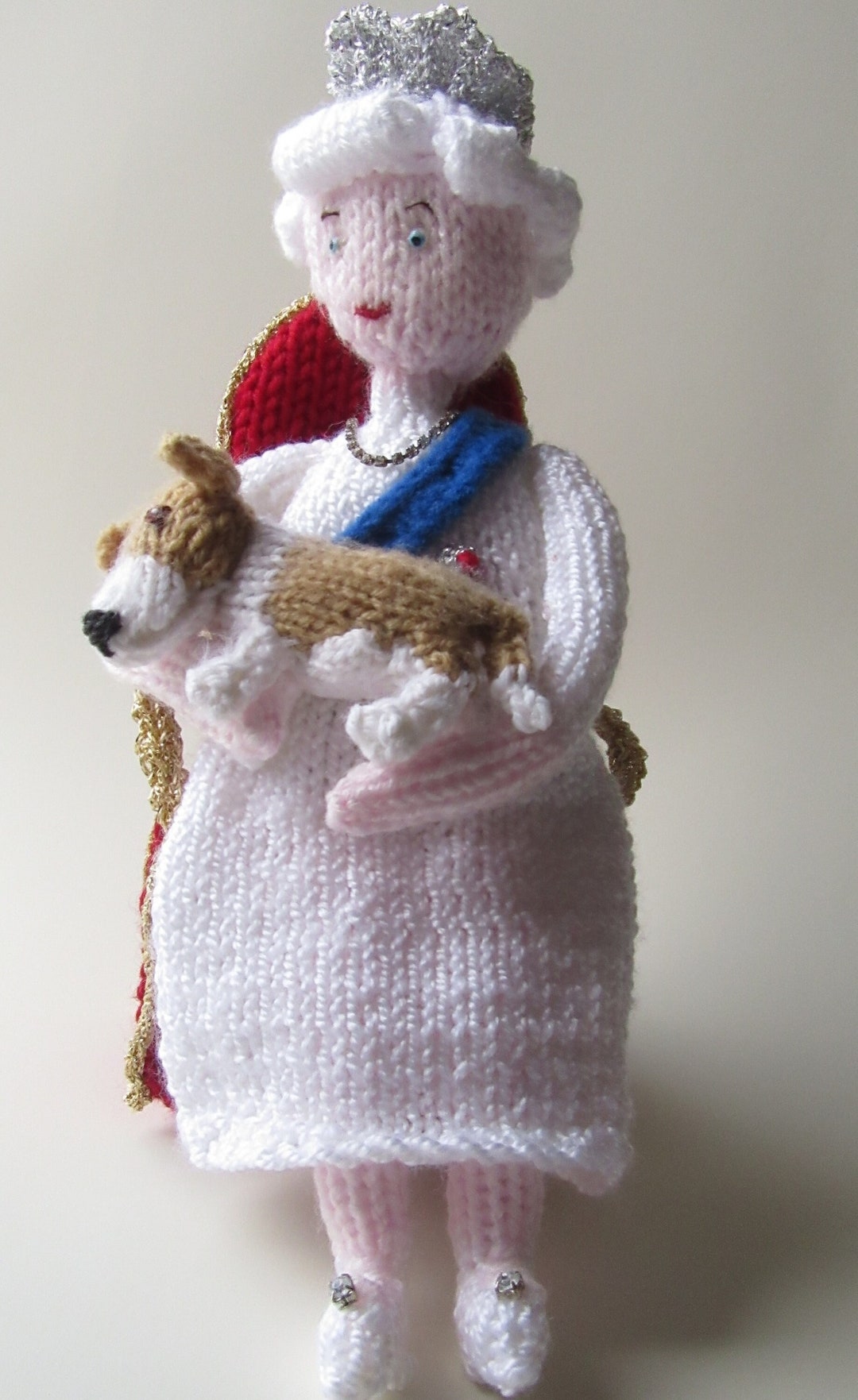 KNITTING PATTERN Pdf - Farewell Our Queen Elizabeth II Doll Throne ...