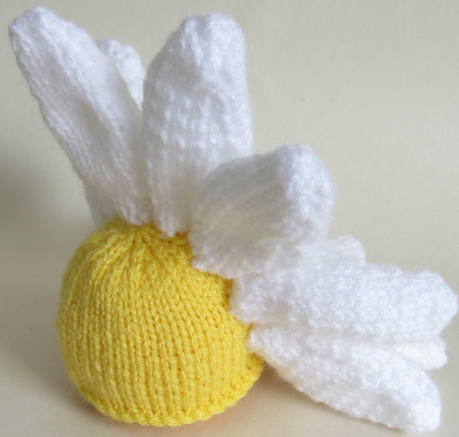 KNITTING PATTERN PDF - Daisy Flower Chocolate Orange Bath Bomb Cover ...