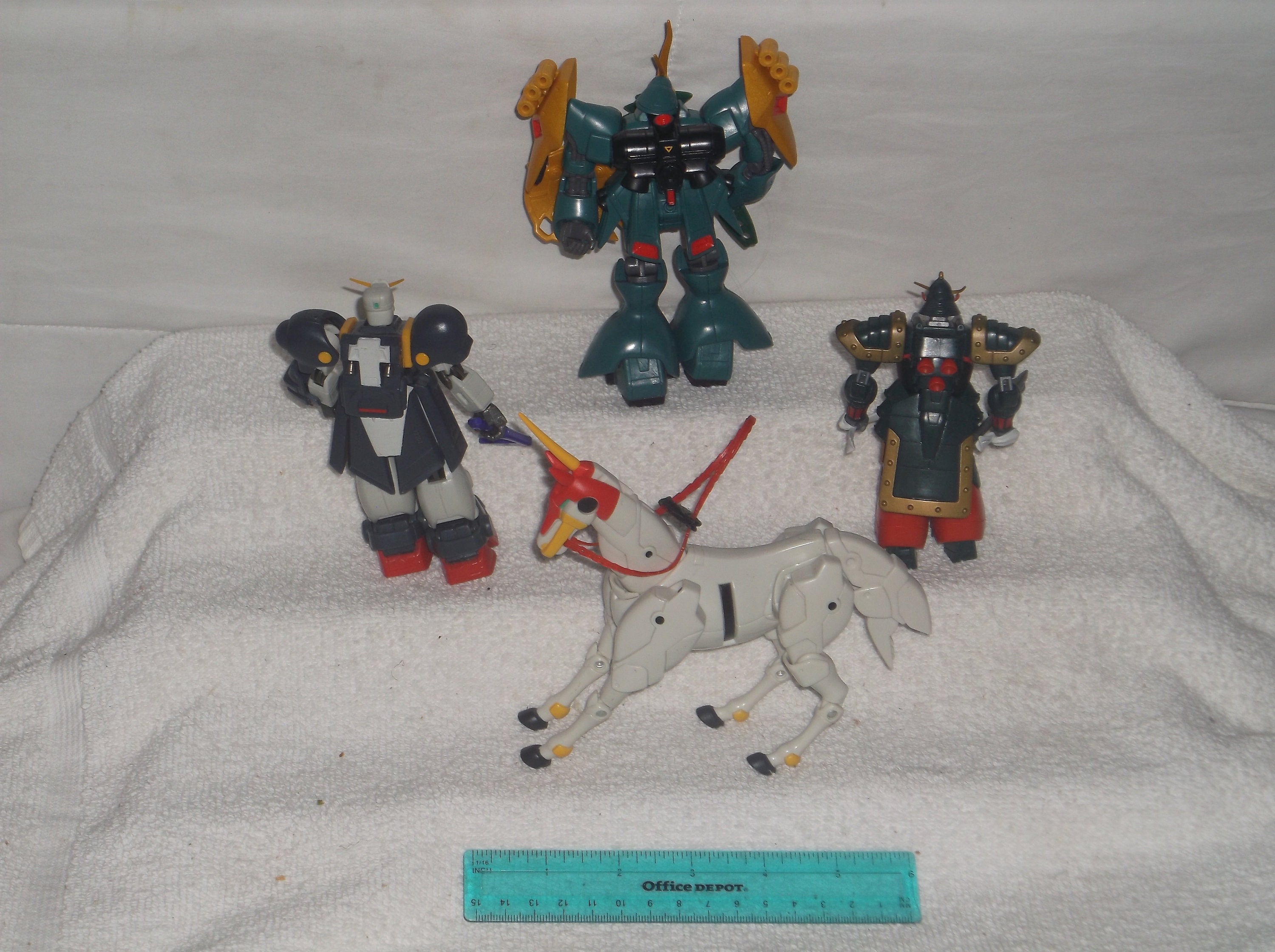 Gundum Action Figures-lot 0f 4-2000-fair - Etsy