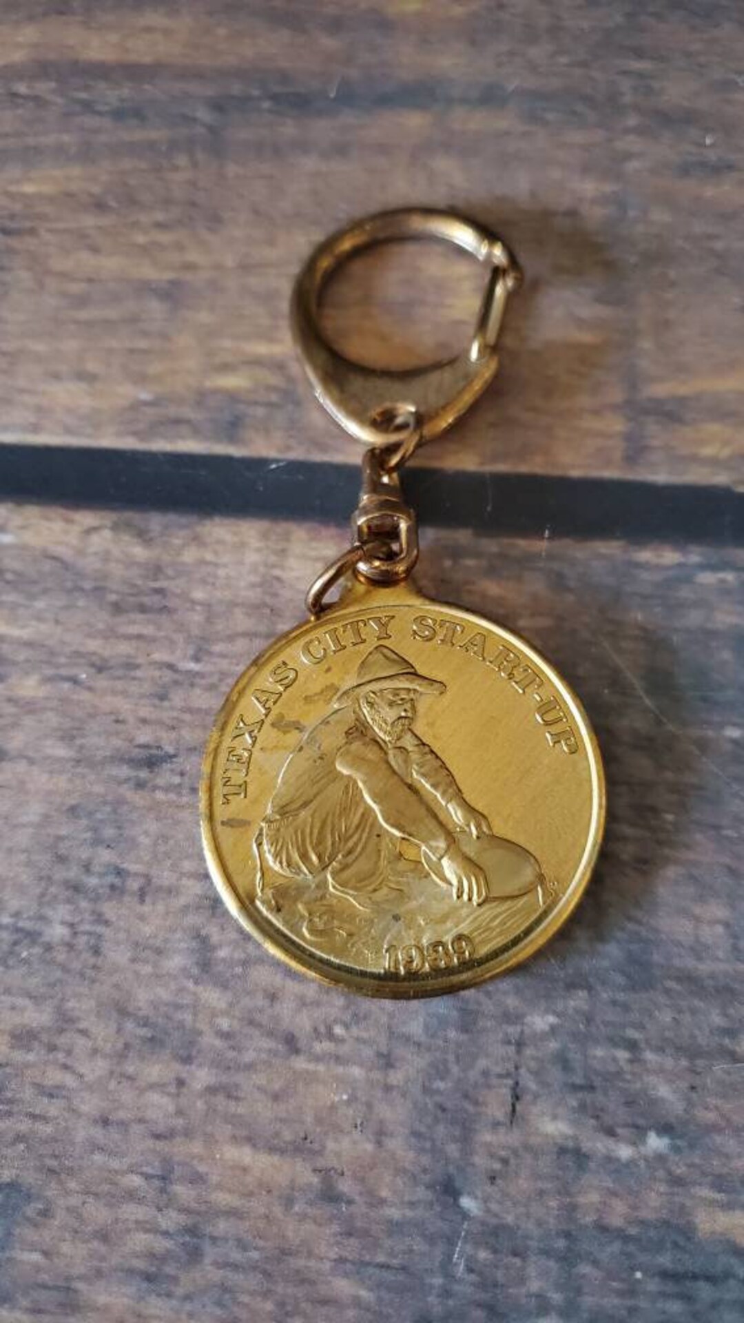 Vintage Texas Keychain/ 1989/ Texas City/ Keychain/ Dupont - Etsy