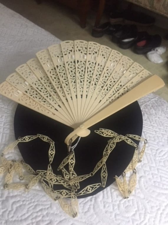 Antique Cream Celluloid Ribbon Fan On Long Lacy Cellu… - Gem