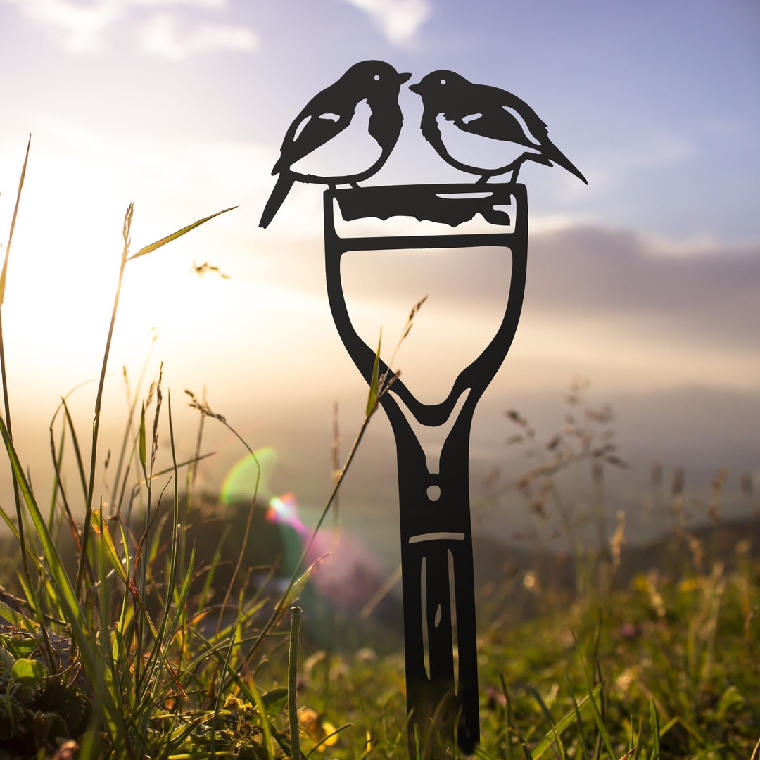 Pair of Robins on Spade Silhouette Bird Perch & Garden Decoration ...