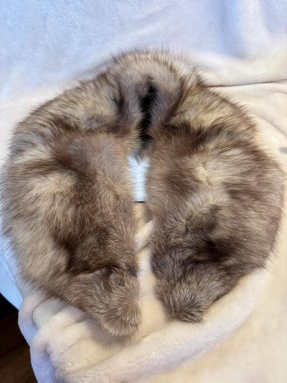 Vintage Fox Fur Lined Collar - Gem