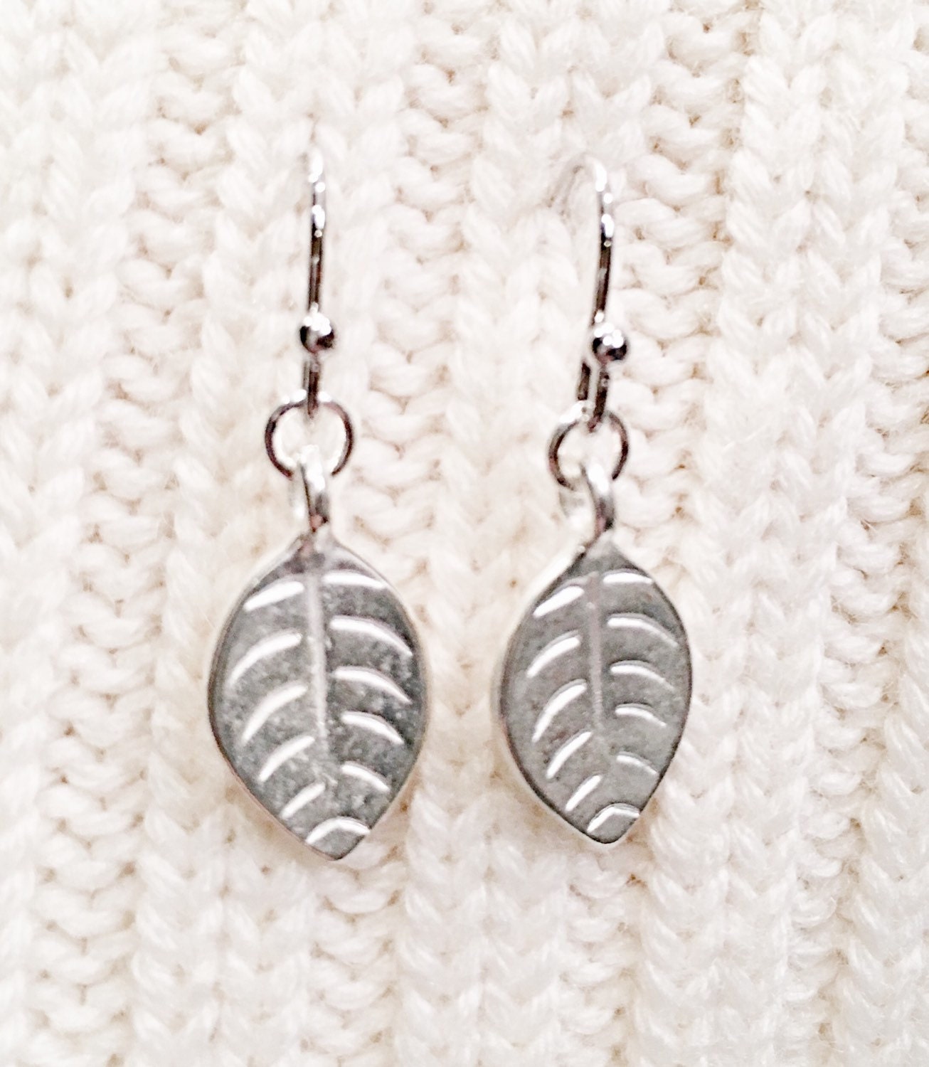 Kate Middleton Inspired Leaf Dangle Earring in Silver or Gold, Princess ...