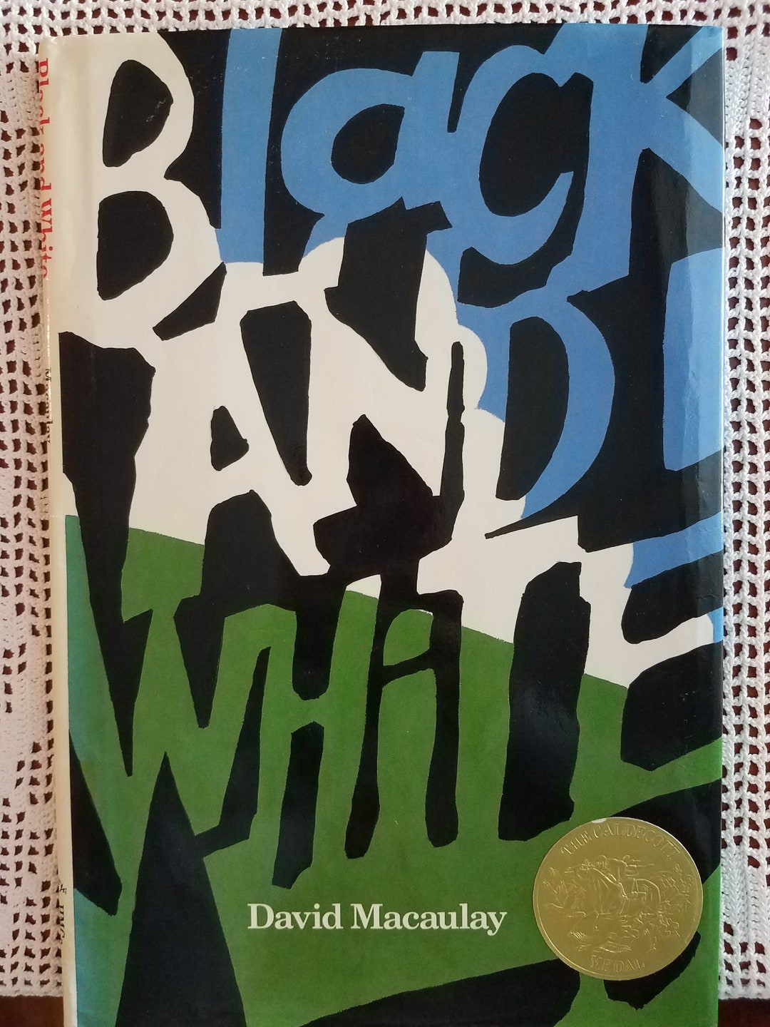 Black and White by David Macaulay 1990. Caldecott Medal Winner. - Etsy