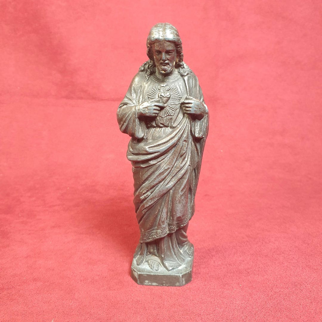 JESUS CHRIST | Old Statue of the Sacred Heart of Jesus Christ in ...