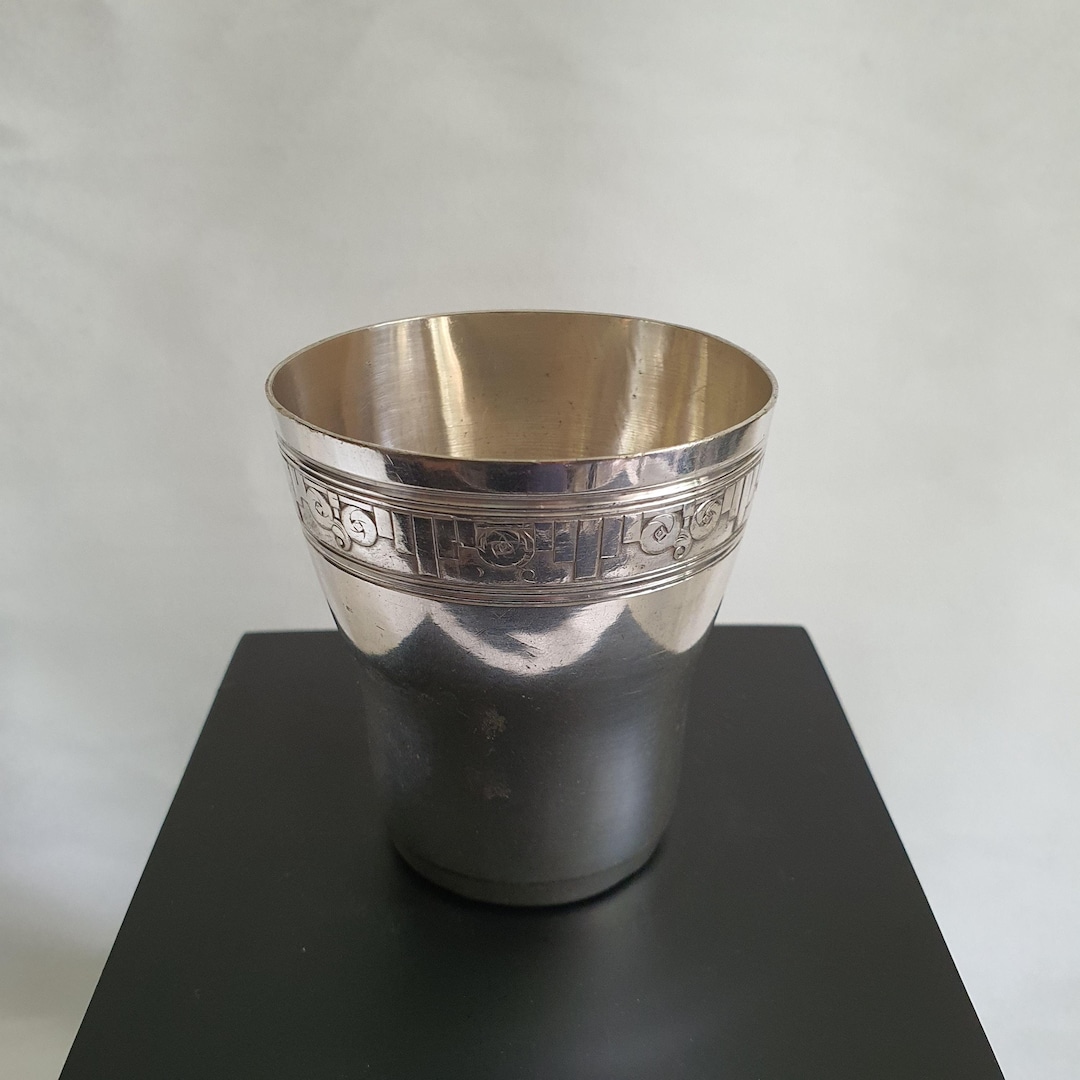 ART DECO | Timbale de Baptême en métal argenté décor Style Art Déco ...