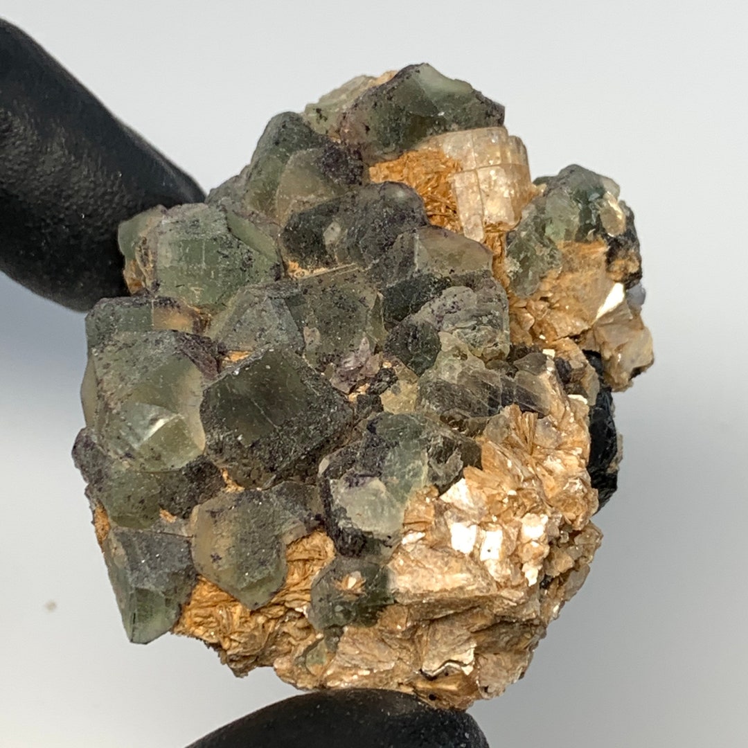 Fluorita rara con berilo de goshenita, espécimen de turmalina negra y ...