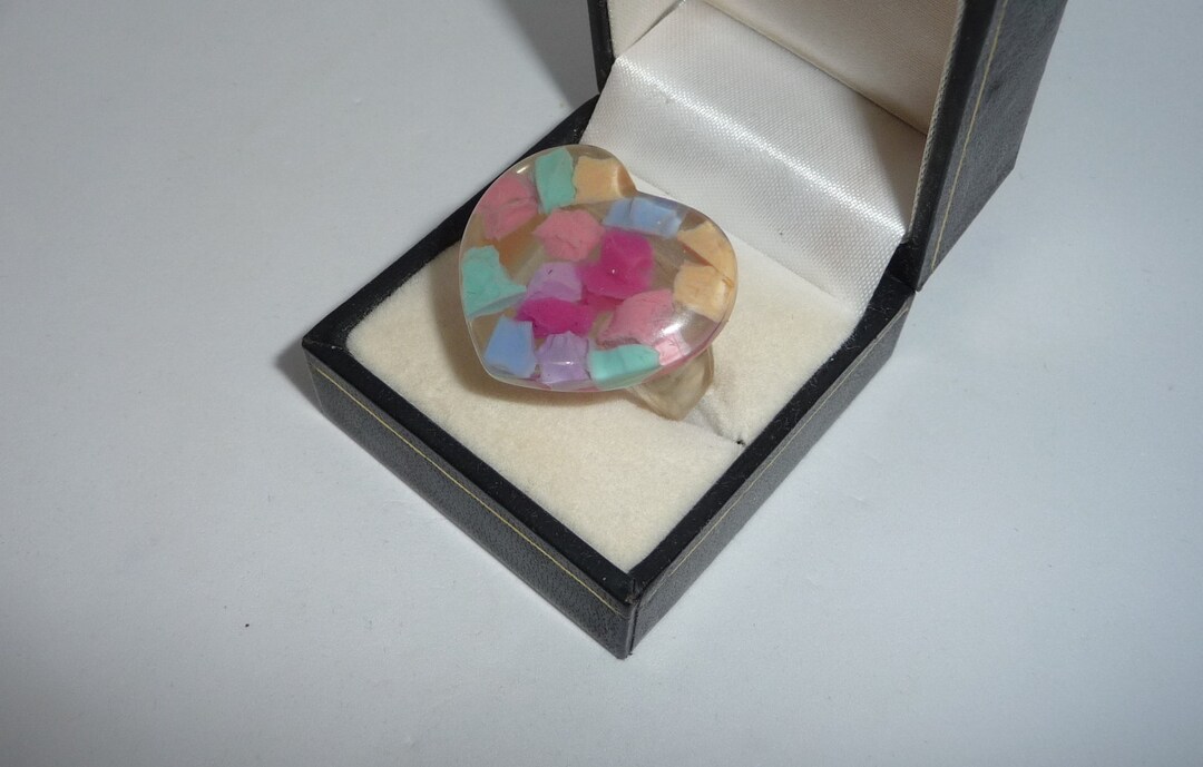 Vintage Sobral Style Heart Shaped Encased Confetti Design Resin Pop Art ...