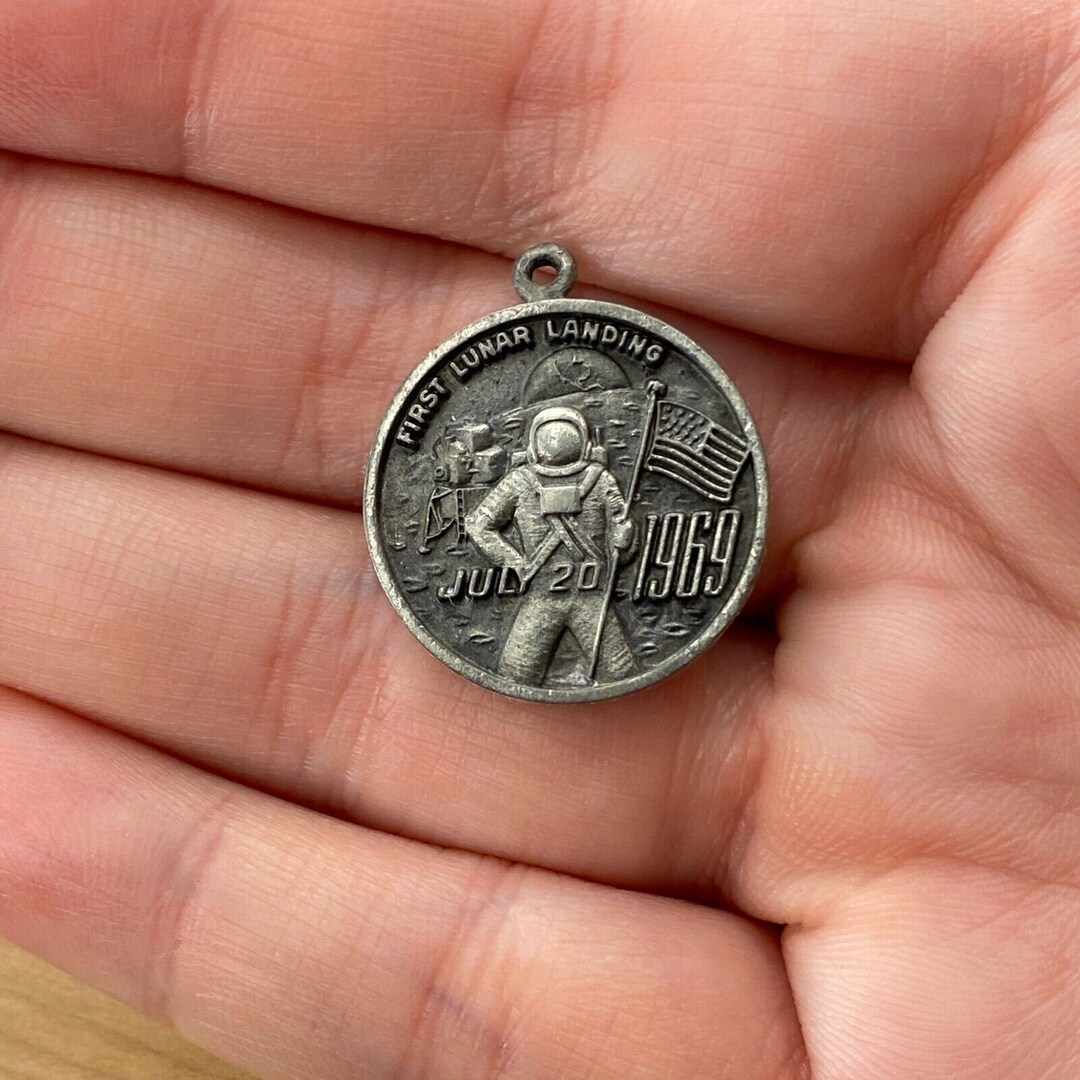 Vintage Pewter Balfour Co. NASA Commemorative Apollo 11 Pendant ...