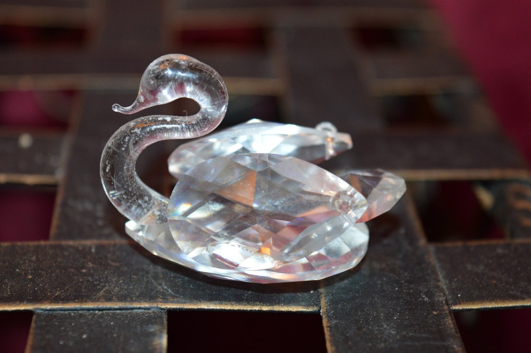 Crystal Swan / Quietly Floating / 1" Tall X 1" Wide X 1.5" Deep ...