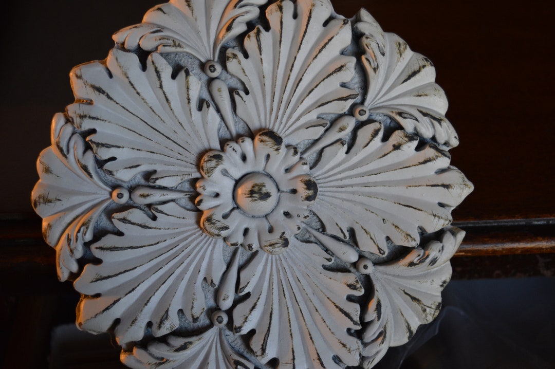 Distressed Wall Plaque / White / Flower Design / 6" Diameter / Round ...