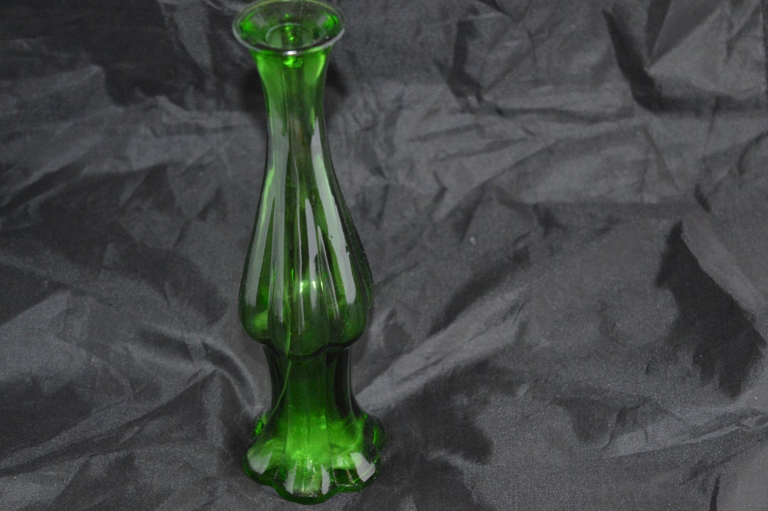 Green Bud Vase / Bud Vase / Green / Glass / Green Glass / 7" X 2" - Etsy