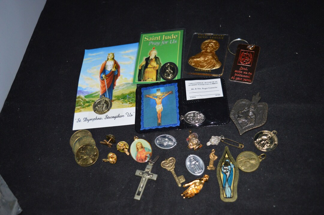 Religious Assortment / Pendants / Pins / Medals / Coins / Set of 24 ...