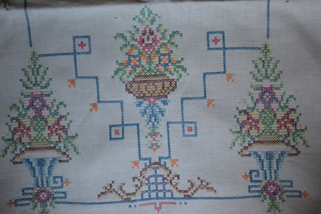 Bureau Scarf / Linen / Embroidered / Blue / Red / Green / Pink / 38" X ...