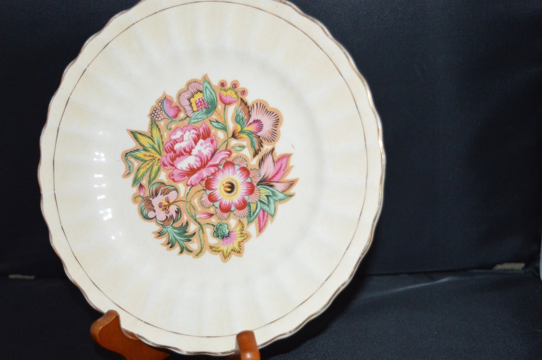 Wade Plates / England / Cretonne / Pink Floral Pattern / Gold Trim / 7 ...