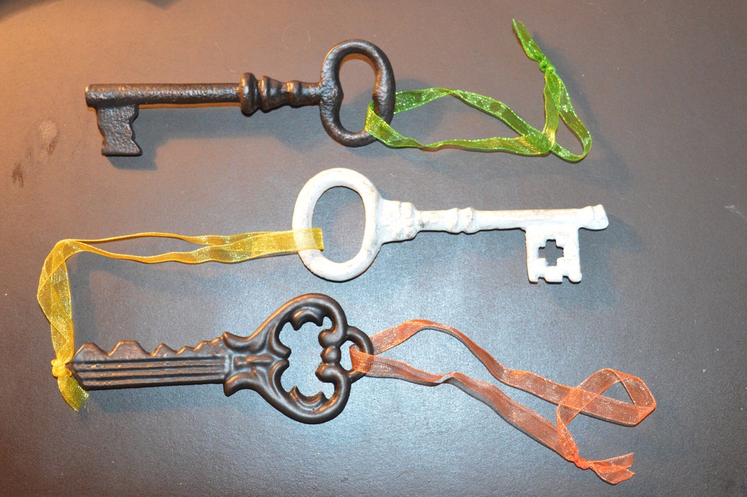 Vintage-look Keys / Large / Craft Projects / Set of 3 / 1 White / 2 ...